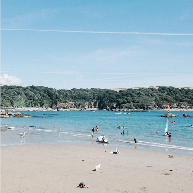 How to Host a Plastic-Free Beach Picnic